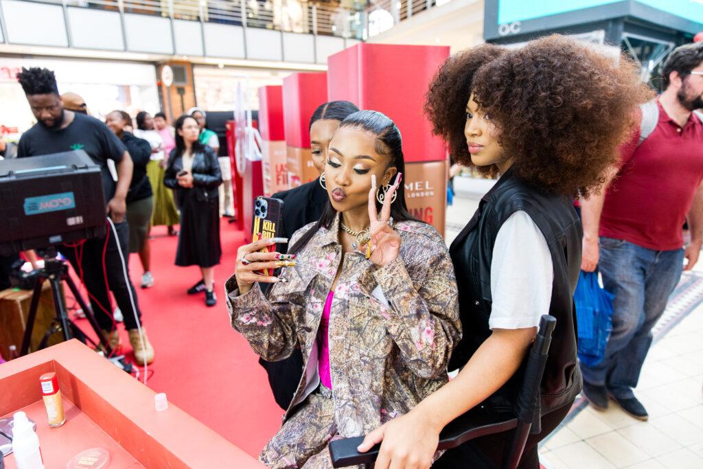 Rimmel uncovers – and displays – Beauty in Real Time - Machine_